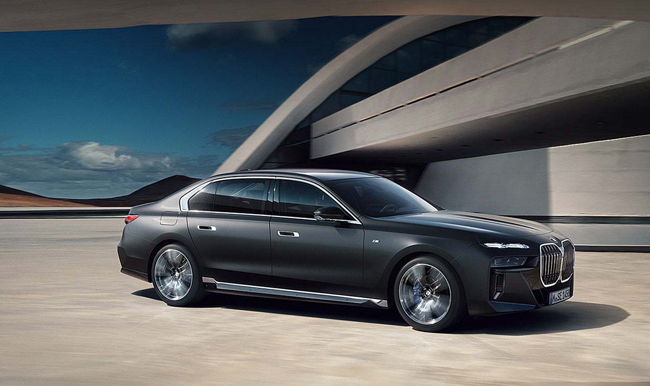 Revolutionizing Luxury: A Review of the BMW 7 Electric Car